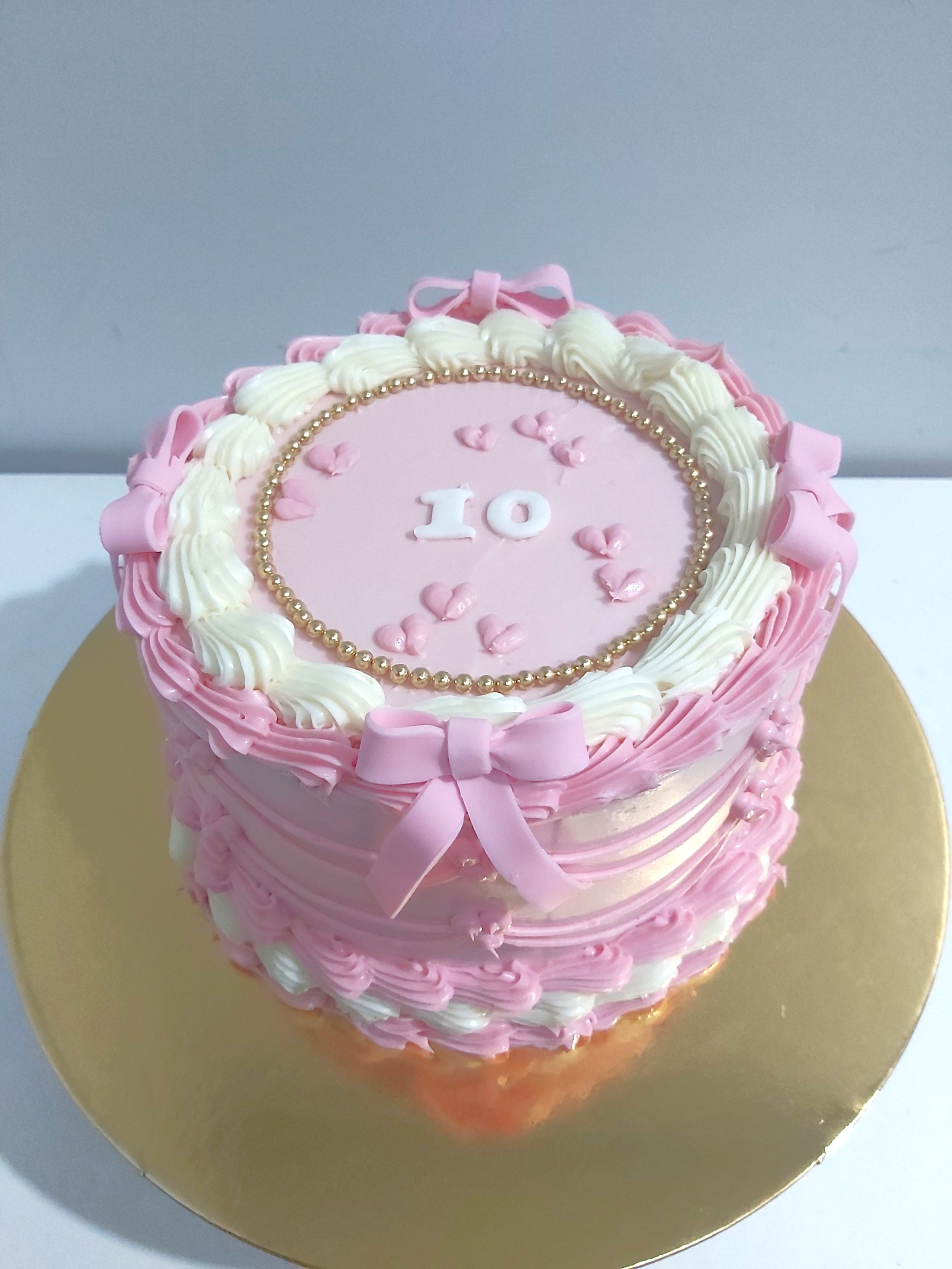 Cake Decorating - Cover a Cake with Piped Icing - Adult and Community Educ